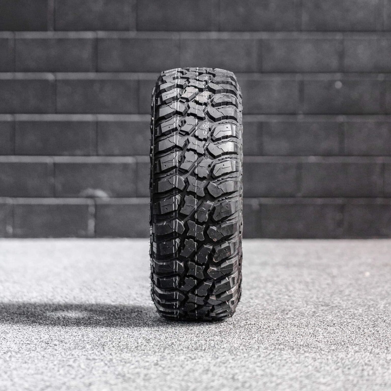 265/70/R16LT Mud Tyres + Steelies - Defender Off-Road