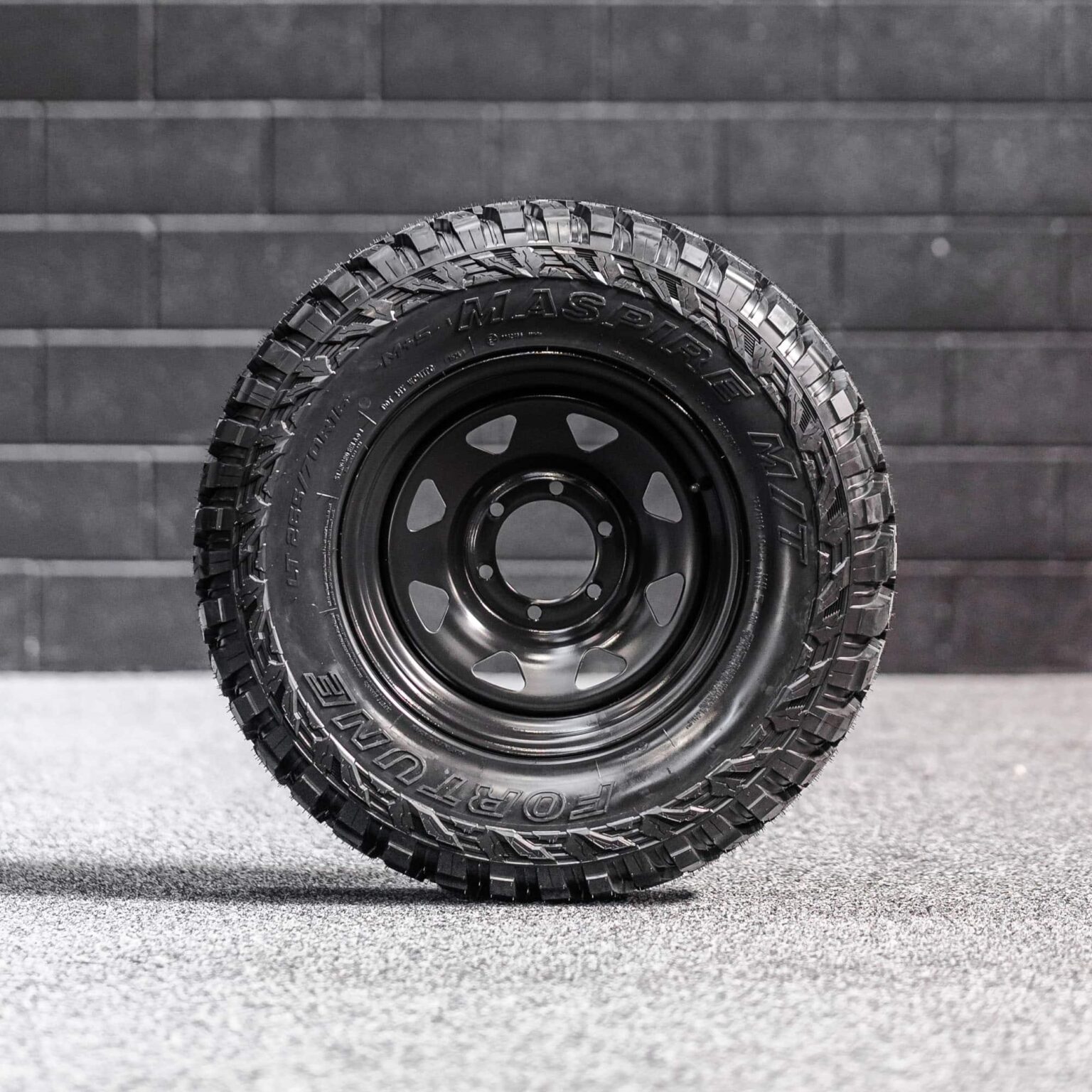 265/70/R16LT Mud Tyres + Steelies - Defender Off-Road