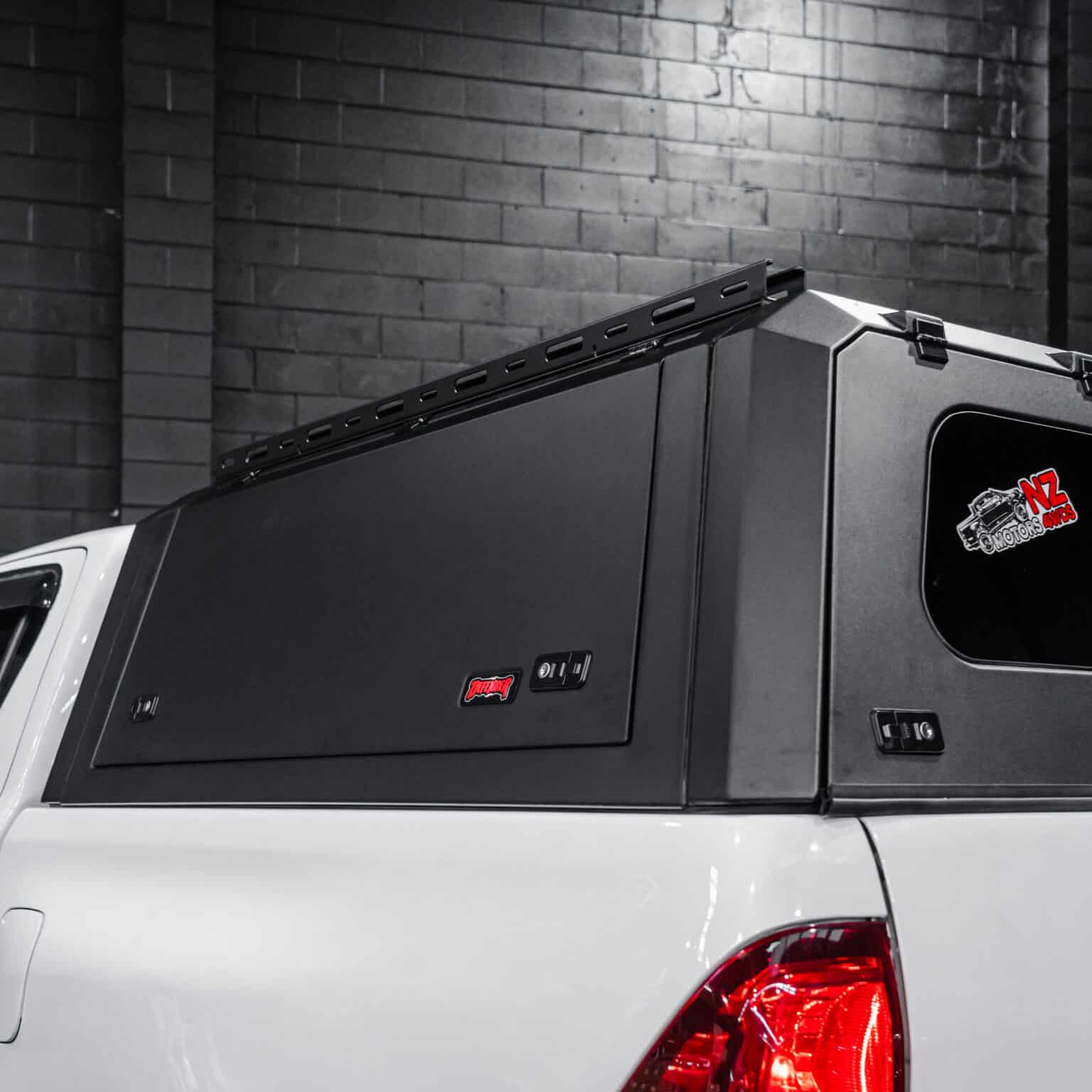 DEFENDER Aluminium Windowed Canopy - Defender Off-Road